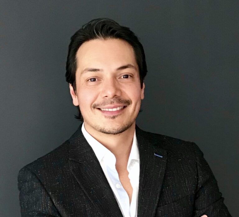 decada – Dr. David Alcántar